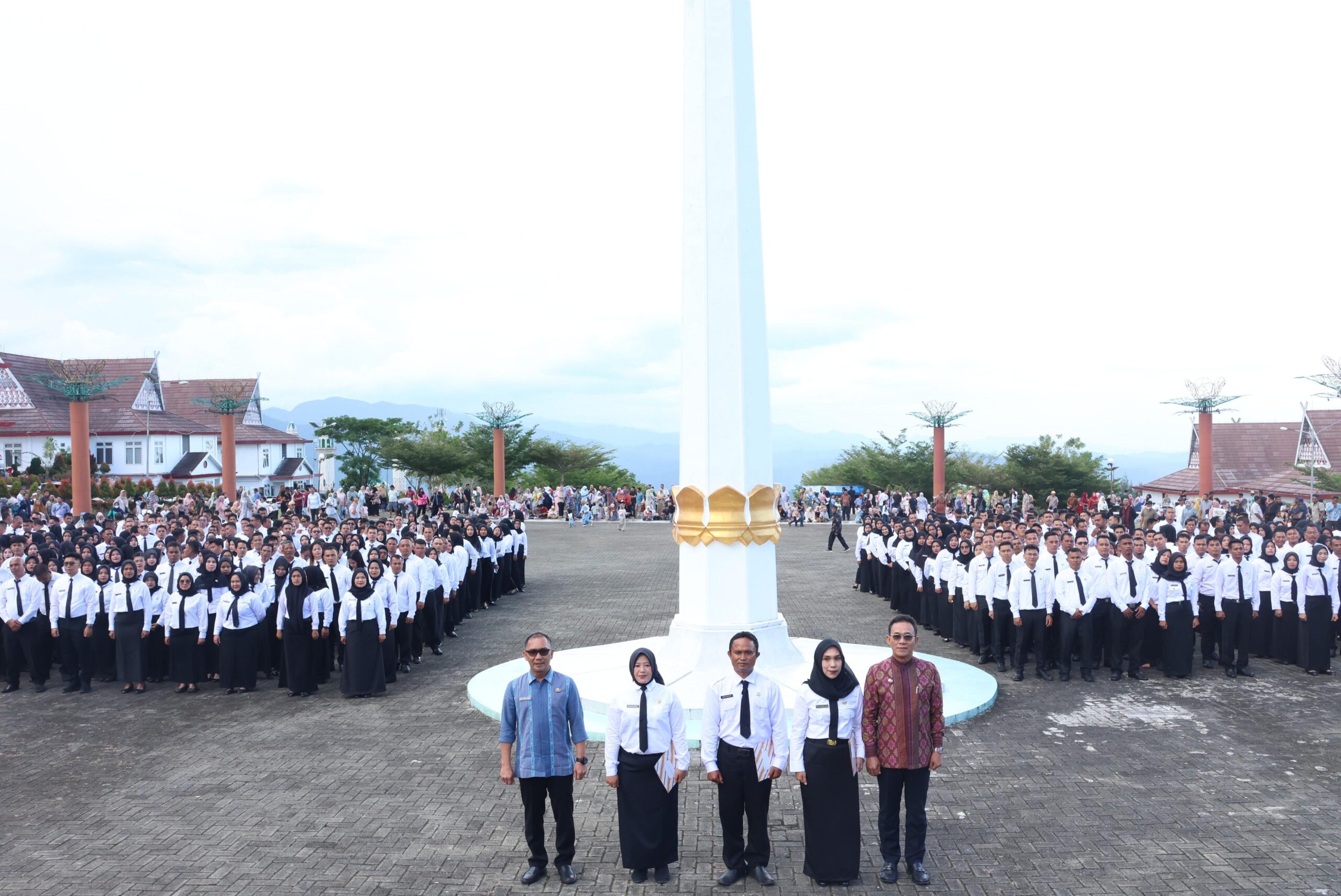Bupati Tapsel H. Gus Irawan Pasaribu Secara Resmi Menyerahkan SK (PPPK ...